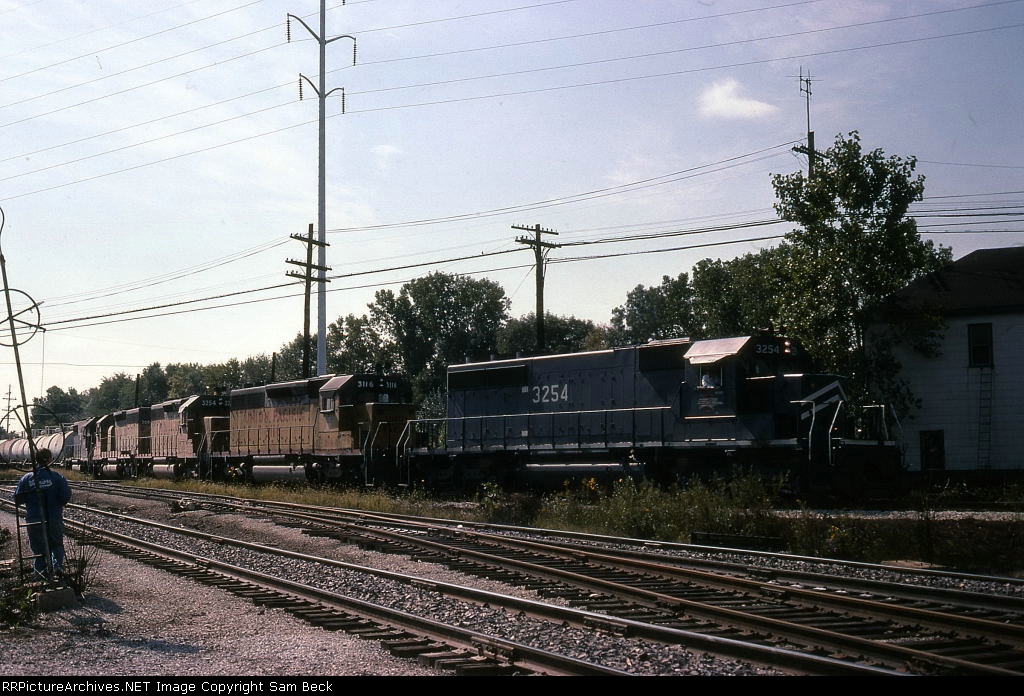 MP 3254, UP 3116, 3254, and 3084 Northbound from Yard Center